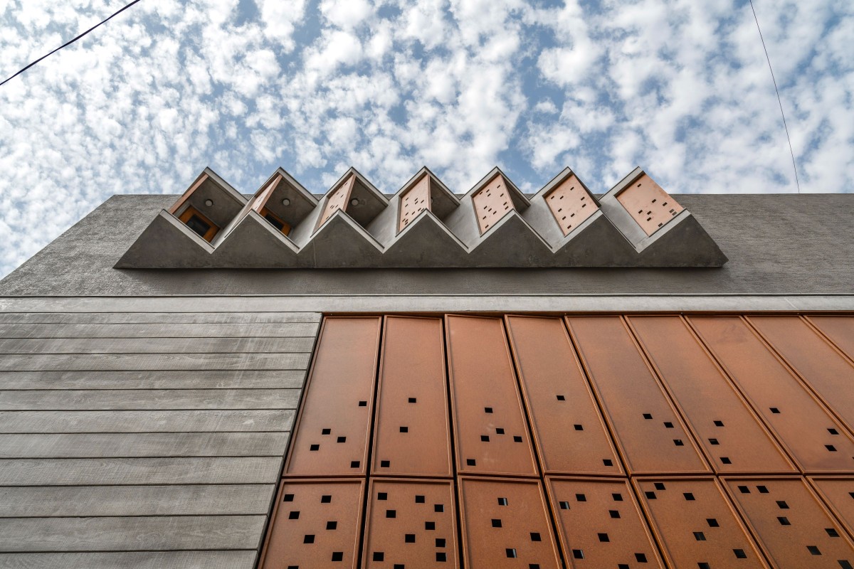 Keshav Lakshmi House by Hitesh Mistry and Associates | Residence ...