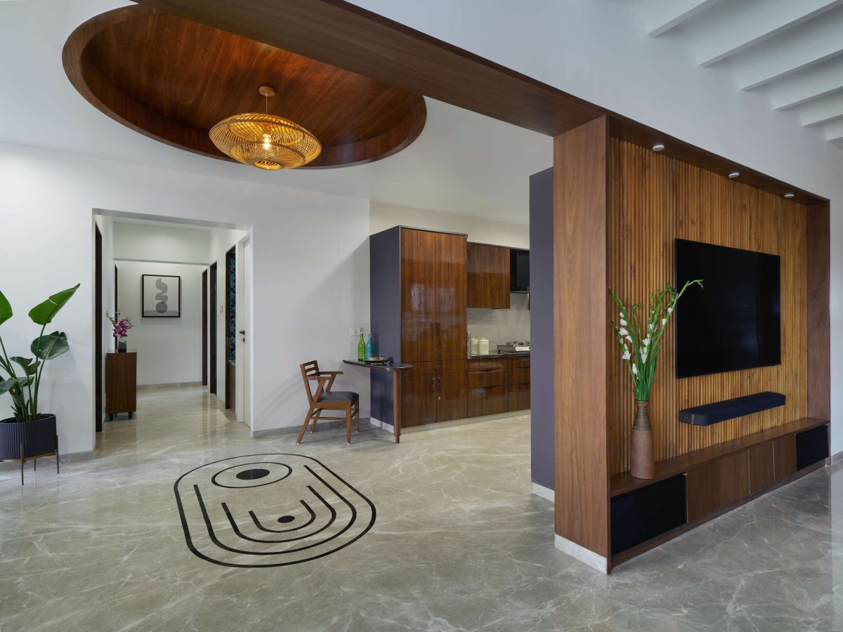 Dwelling with Curves by Alok Kothari Architects