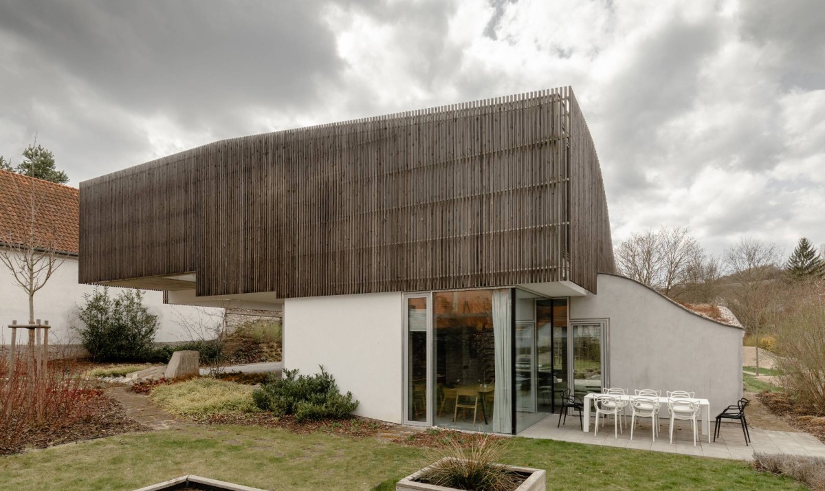 Family House Hlubocepy by RO_AR Szymon Rozwalka architects
