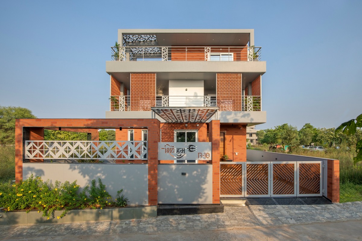 Terracotta Screen House Sustainable Facade Design | Volume Zero