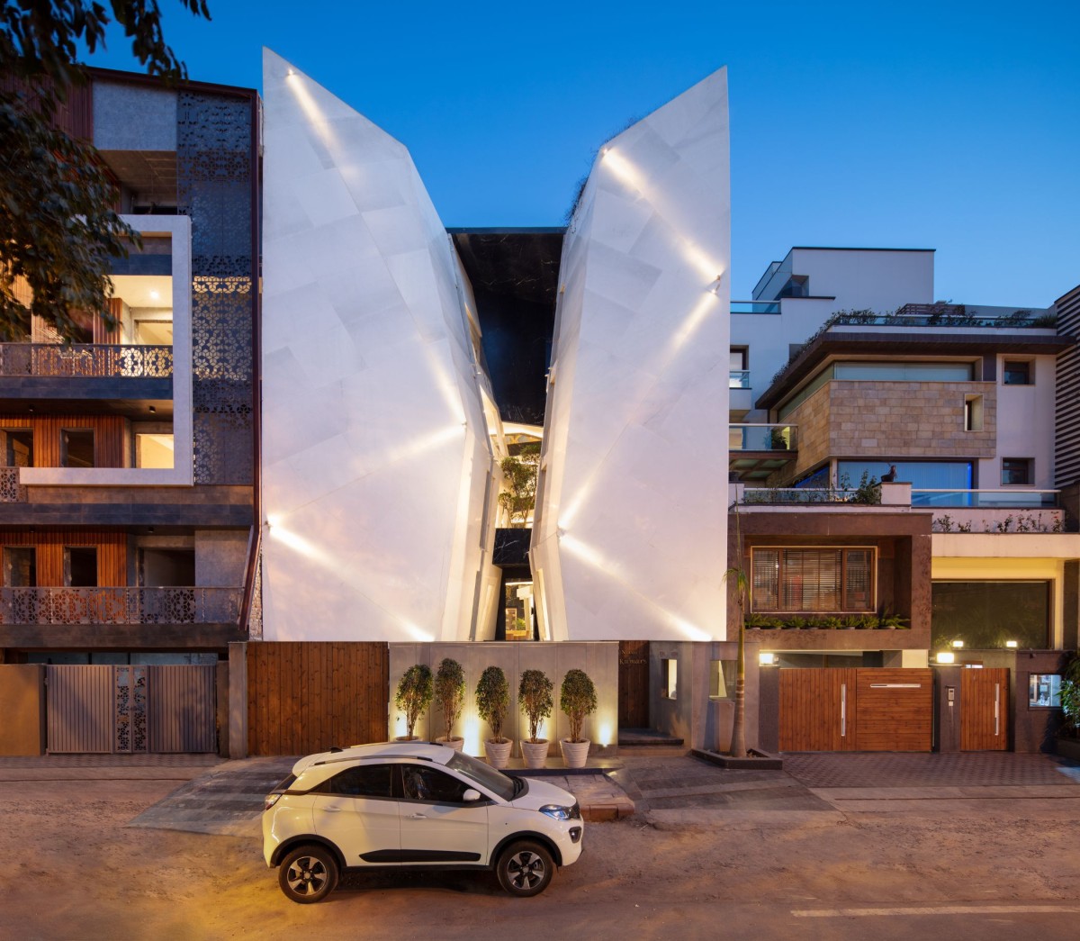 Cleft House Modern Residence by Anagram Architects