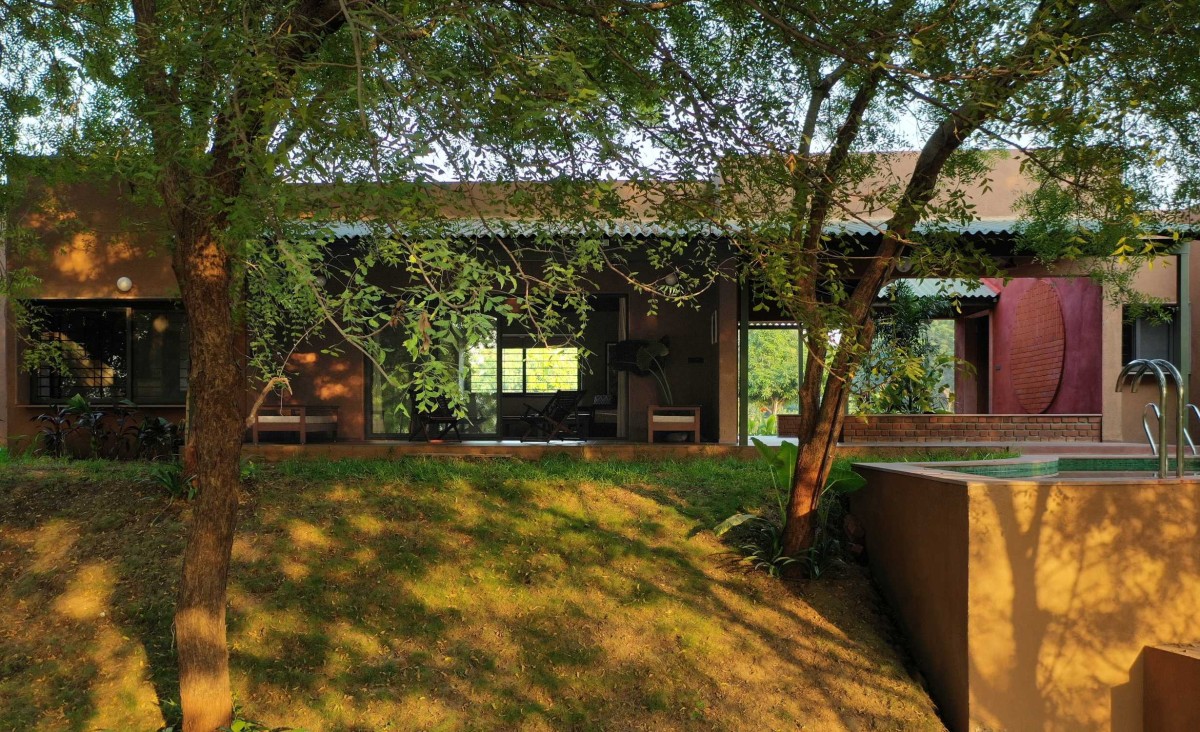 Courtyard House by the Water by Studio DesignSeed