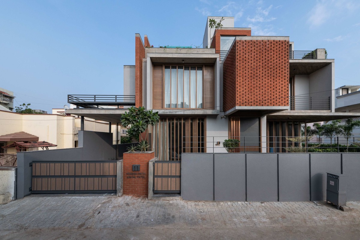 The Brick Abode by RR Architects – Textured Dwelling Design