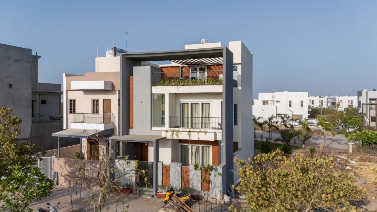 Bhanushali House by Flamingo Architects | Courtyard House Architecture ...