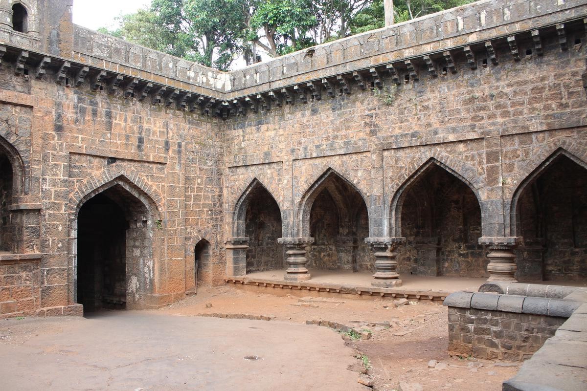 Unveiling Architectural Wonders: Stunning Courtyards